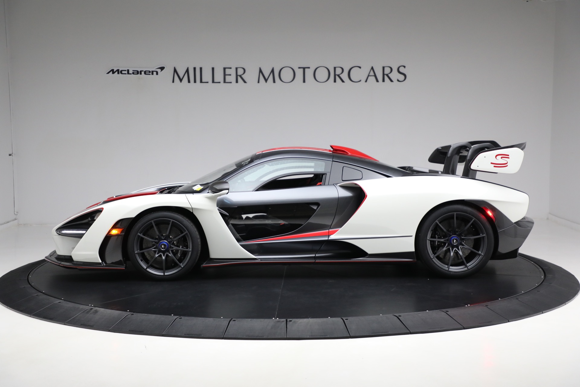 Pre-Owned 2019 McLaren Senna For Sale (Special Pricing) | Bentley ...